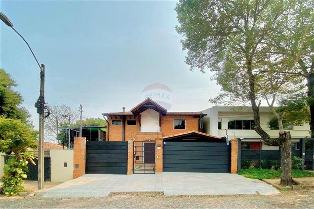 Alquilo casa en barrio mburucuya - Ubicaprop